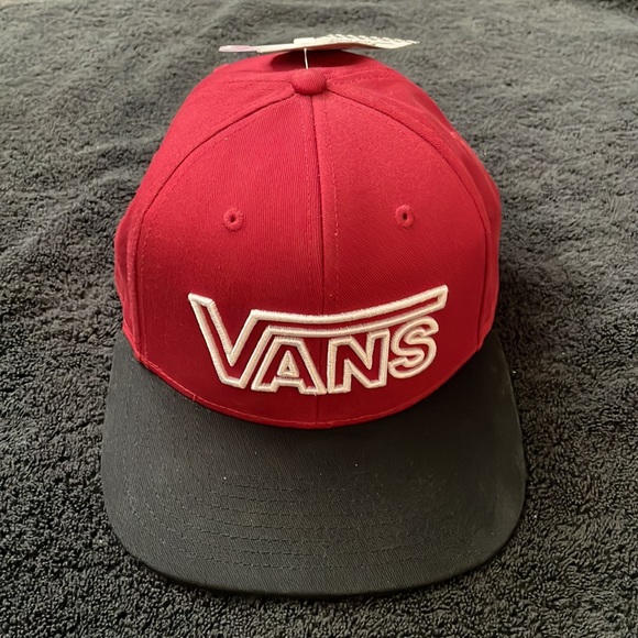 Vans | Accessories | Vans Embroidered Logo Snapback Hat | Poshmark